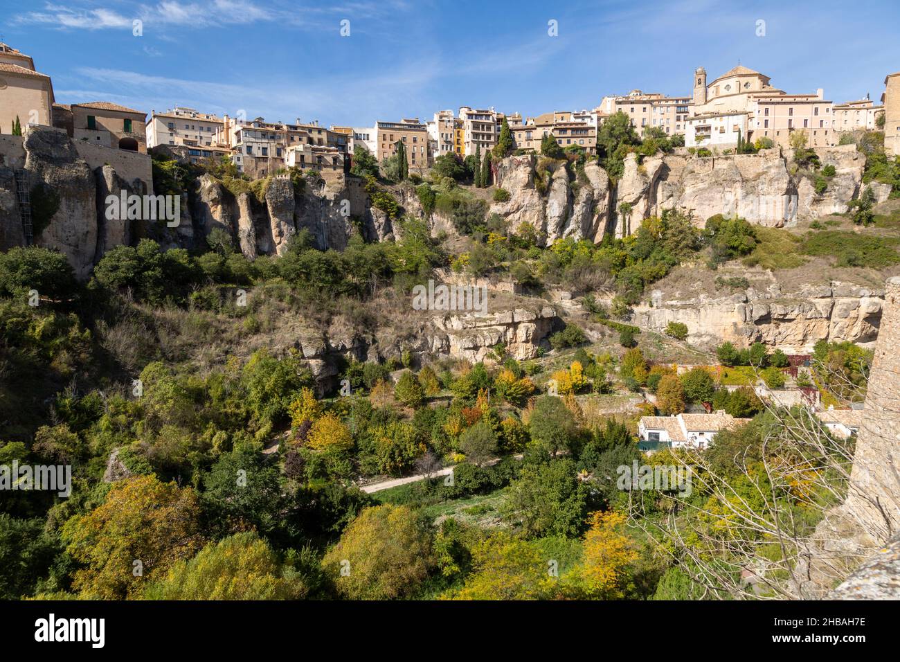 Historic buildings on cliff of river gorge, Rio Huecar, Cuenca ...