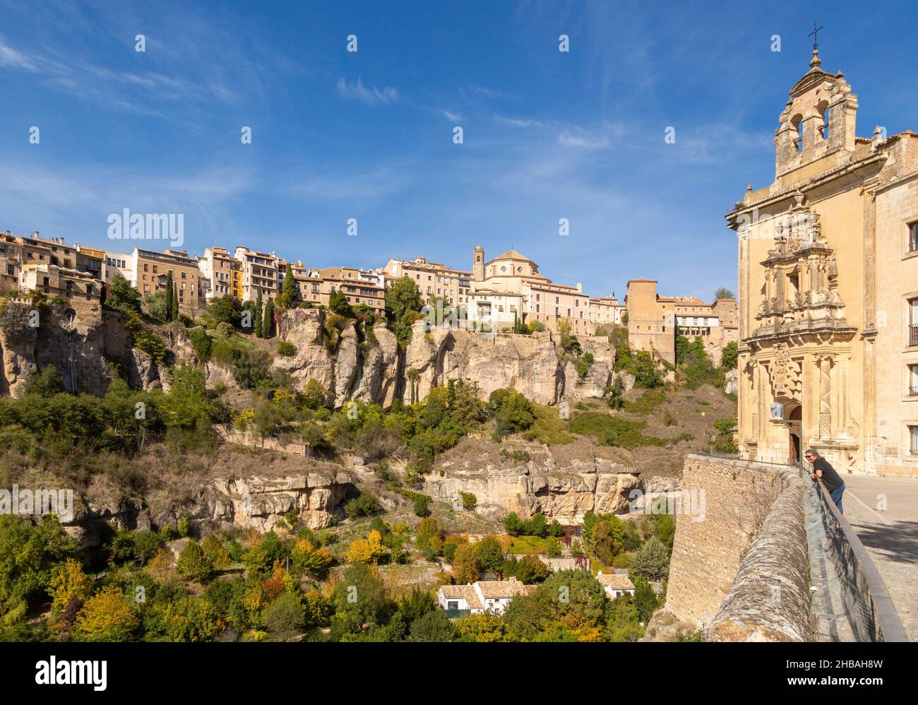 Historic buildings on cliff of river gorge, Rio Huecar, Cuenca ...