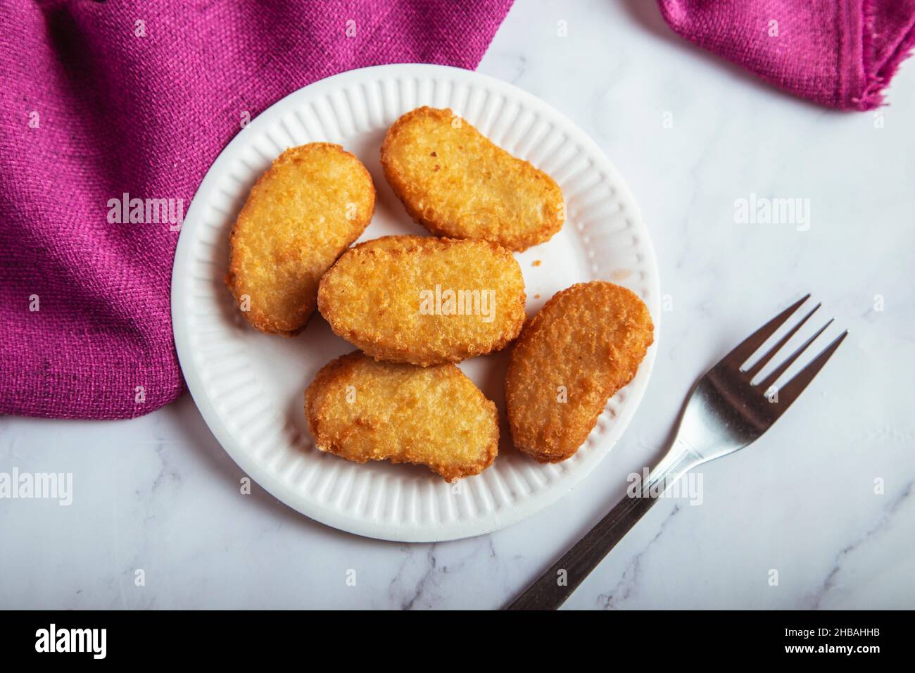 Golden brown chicken nuggets hi-res stock photography and images - Alamy