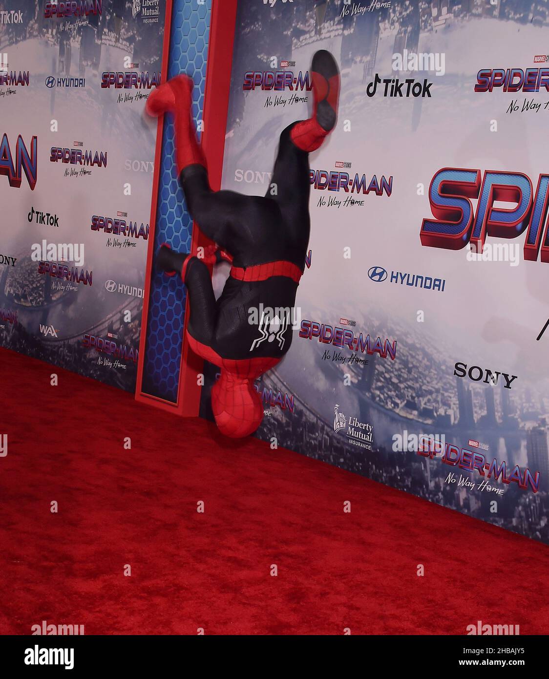 LOS ANGELES, CA - DECEMBER 13: Spiderman attends the Sony Pictures ...