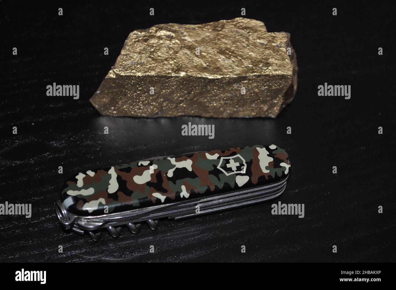 Cool knife hi-res stock photography and images - Alamy