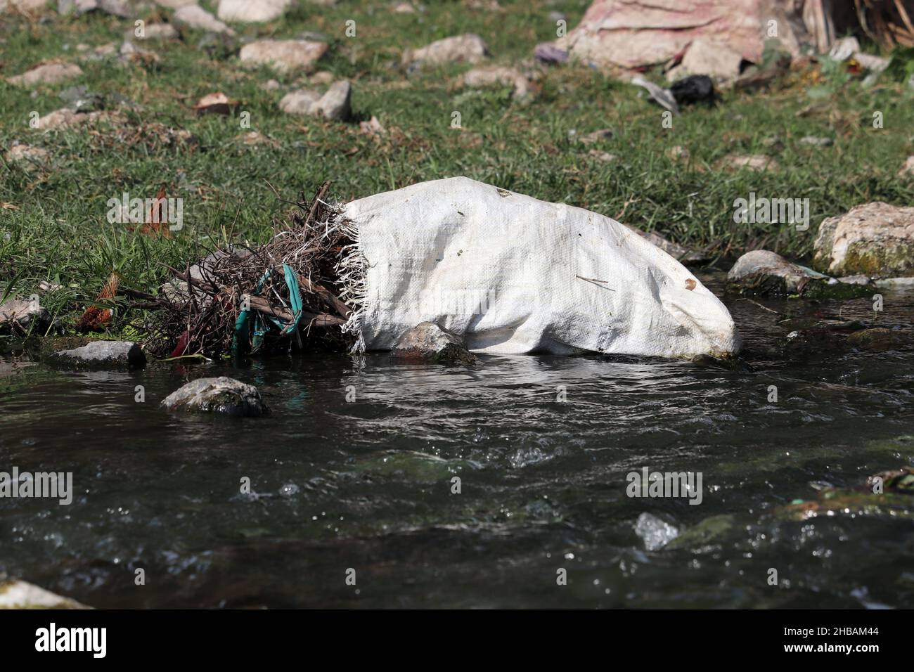 water pollution, garbage and trash, Discarded plastic debris polluting ...
