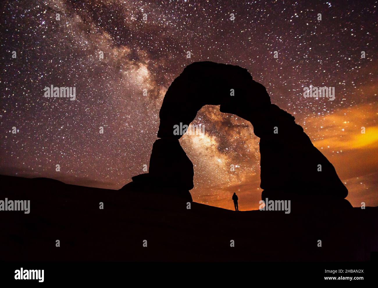 Delicate Arch at night with the Milky Way in the sky above. Arches ...
