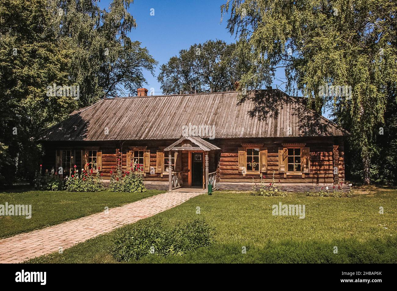 Old cottage among trees hi-res stock photography and images - Alamy