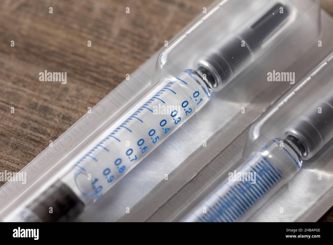 Shot shots syringe syringes hi-res stock photography and images - Alamy