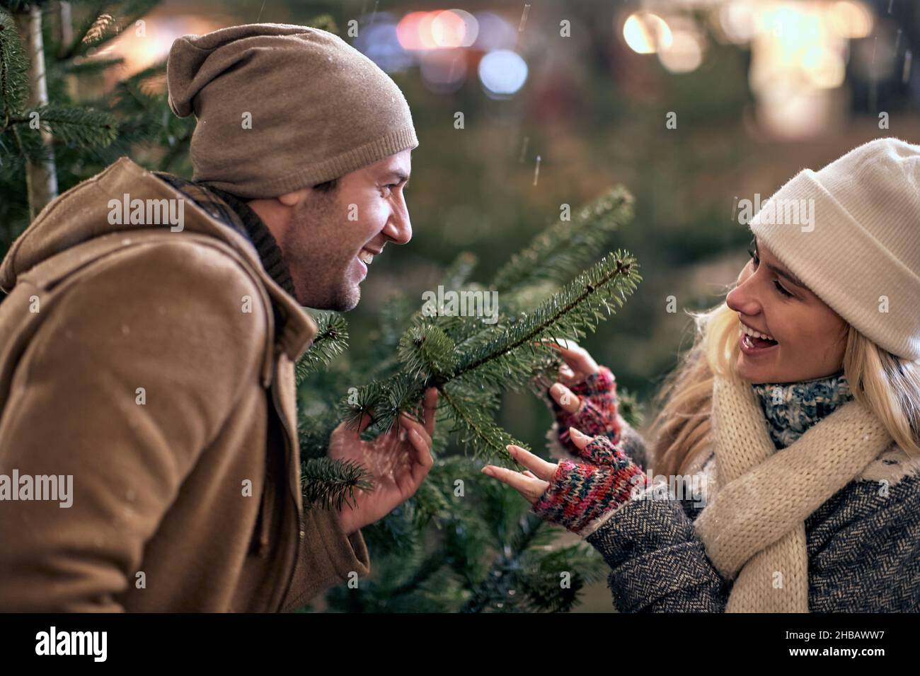Couple together christmas tree hi-res stock photography and images - Alamy