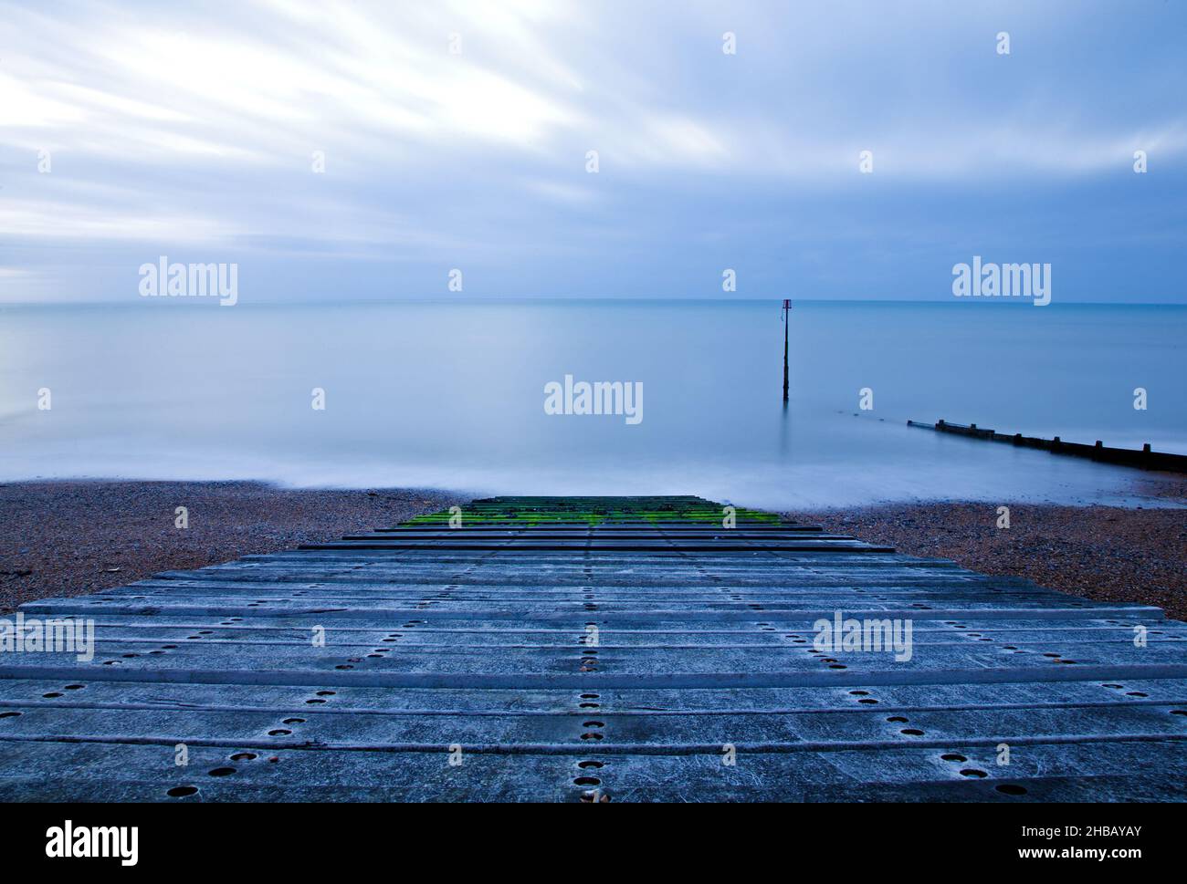 Dawn breaks at Kingsdown beach, near the famous White Cliffs of Dover ...