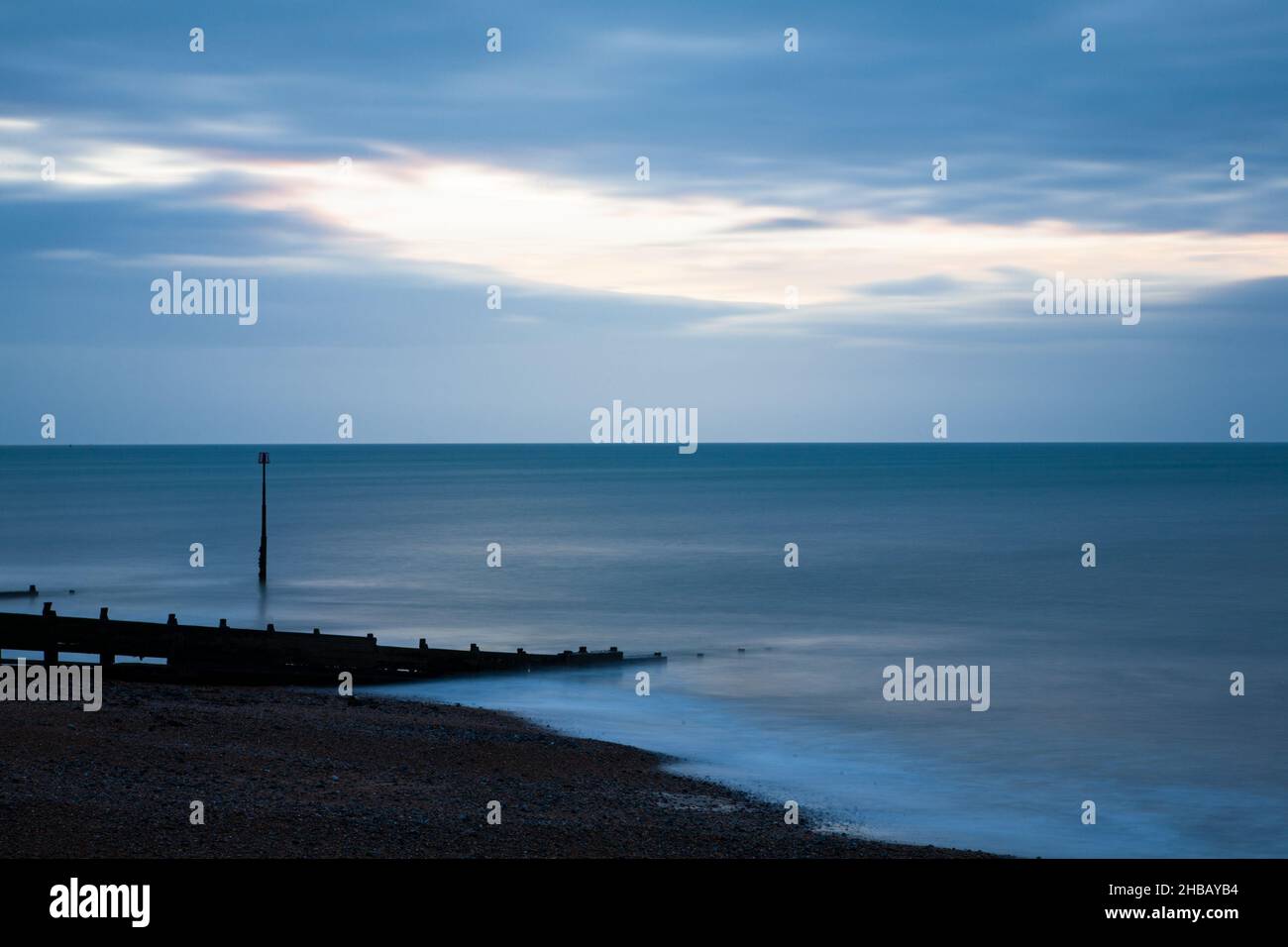 Dawn breaks at Kingsdown beach, near the famous White Cliffs of Dover ...
