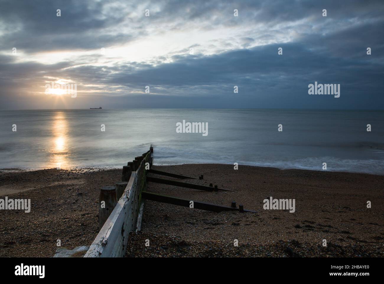 Sunrise at Kingsdown beach, near the famous White Cliffs of Dover, Kent ...