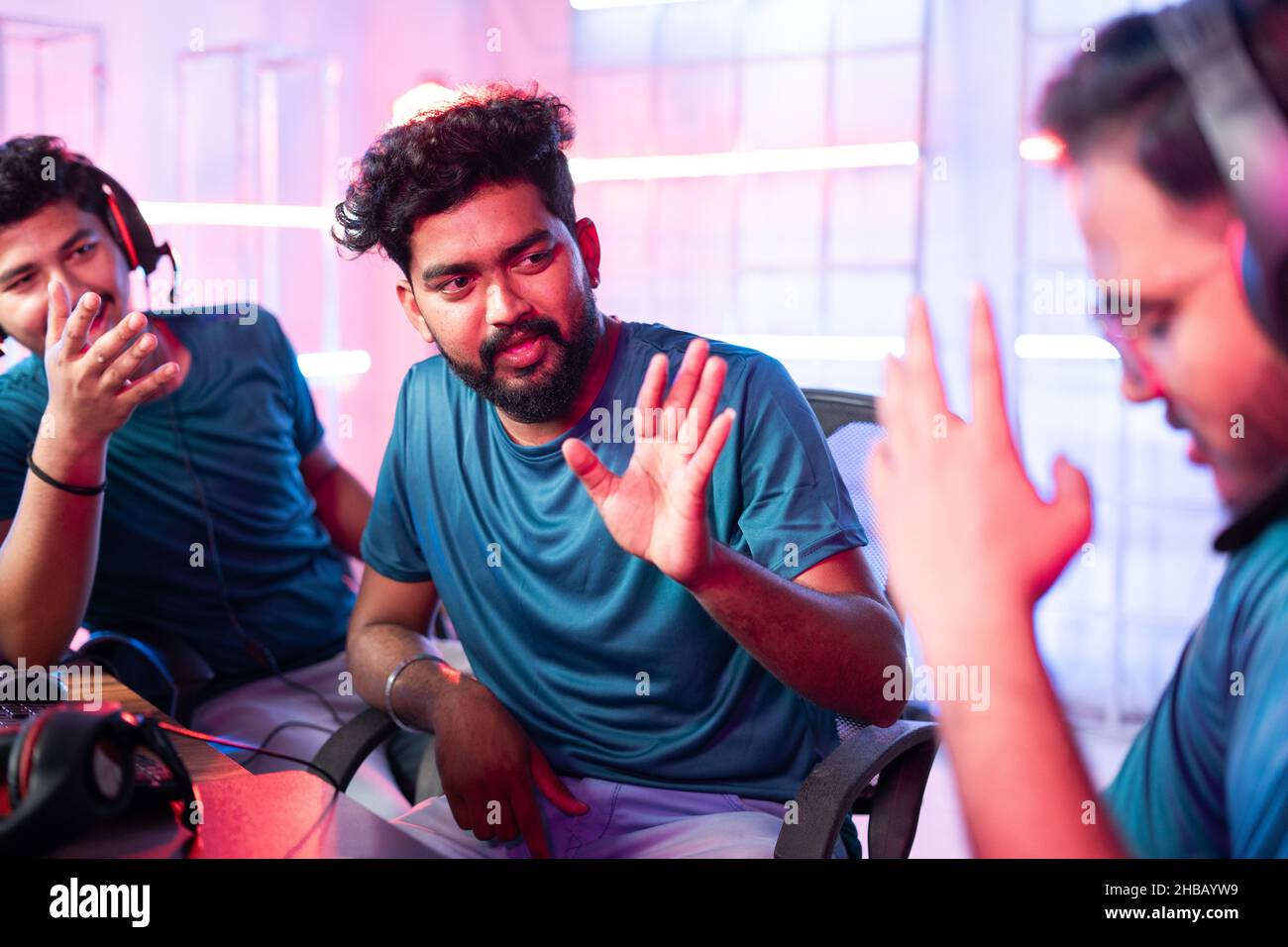 professional gamers angry on teammate due to lost in online video game ...