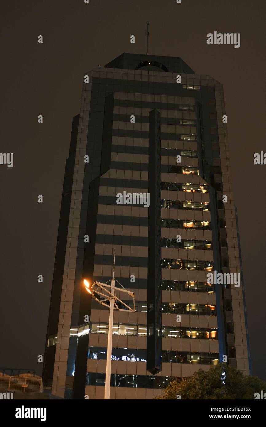 building at night Stock Photo - Alamy