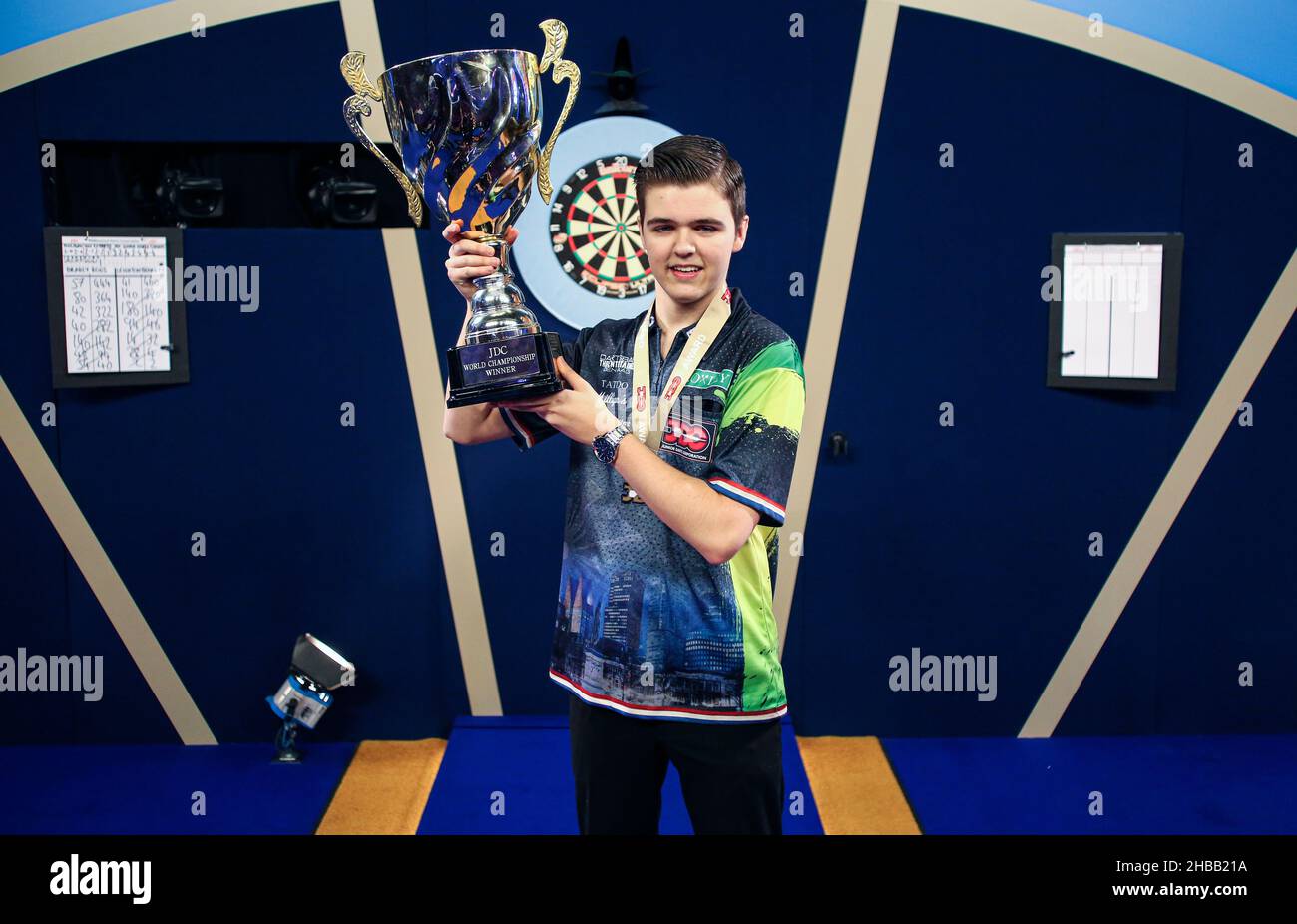 Bradley Roes holds the Junior World Championship trophy after beating ...