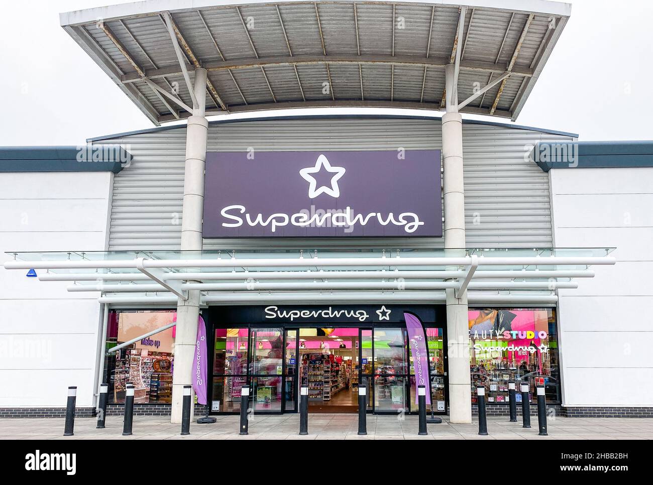 Lombardy retail park hayes west london hi-res stock photography and ...