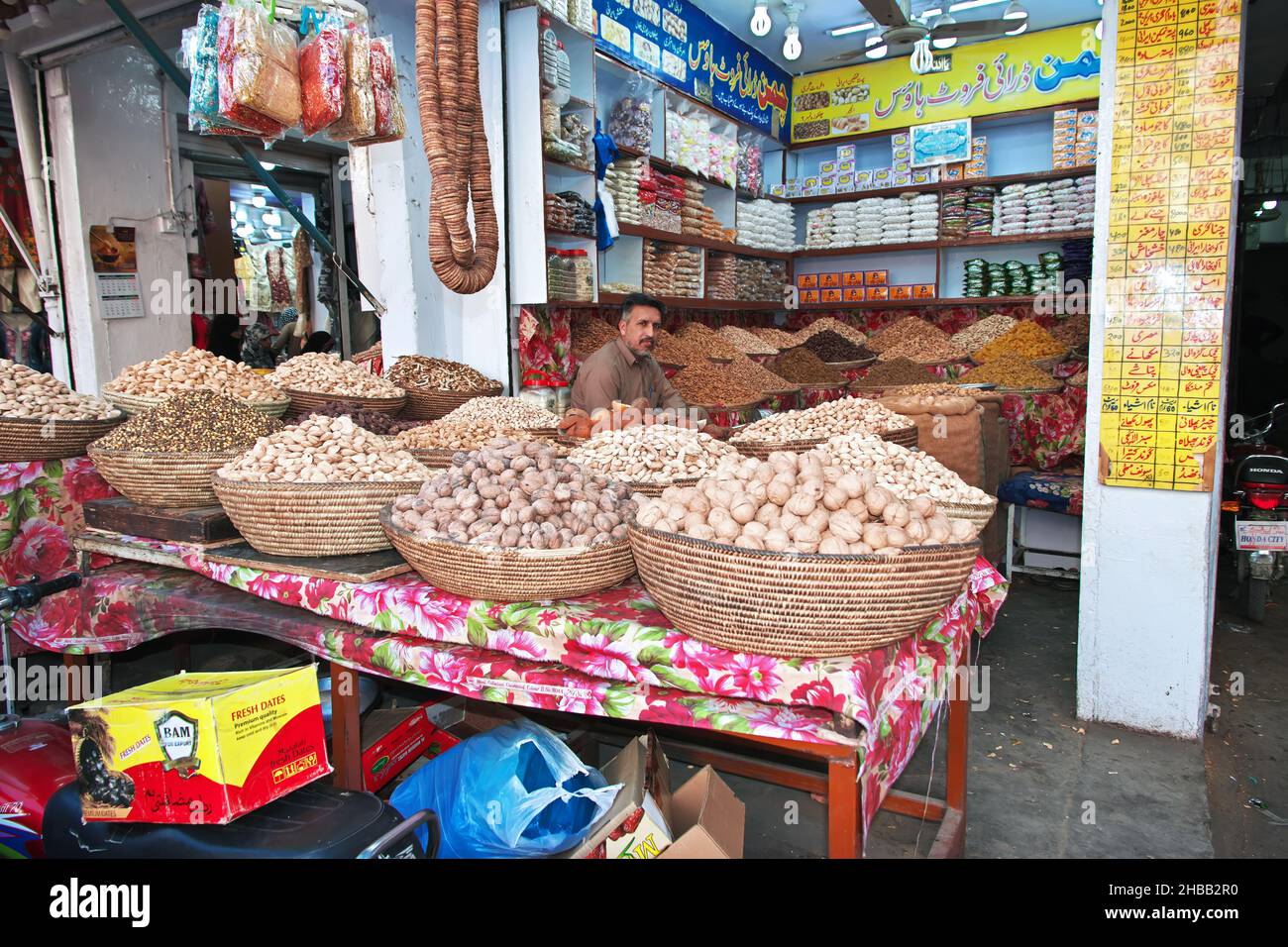 Local market in Rawalpindi close Islamabad, Punjab province, Pakistan ...