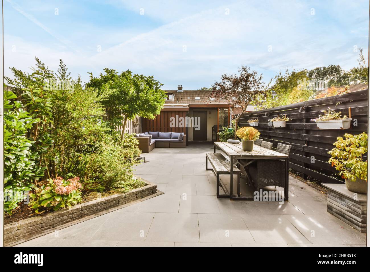 Amazing courtyard design with wooden bench and lots of greenery Stock ...
