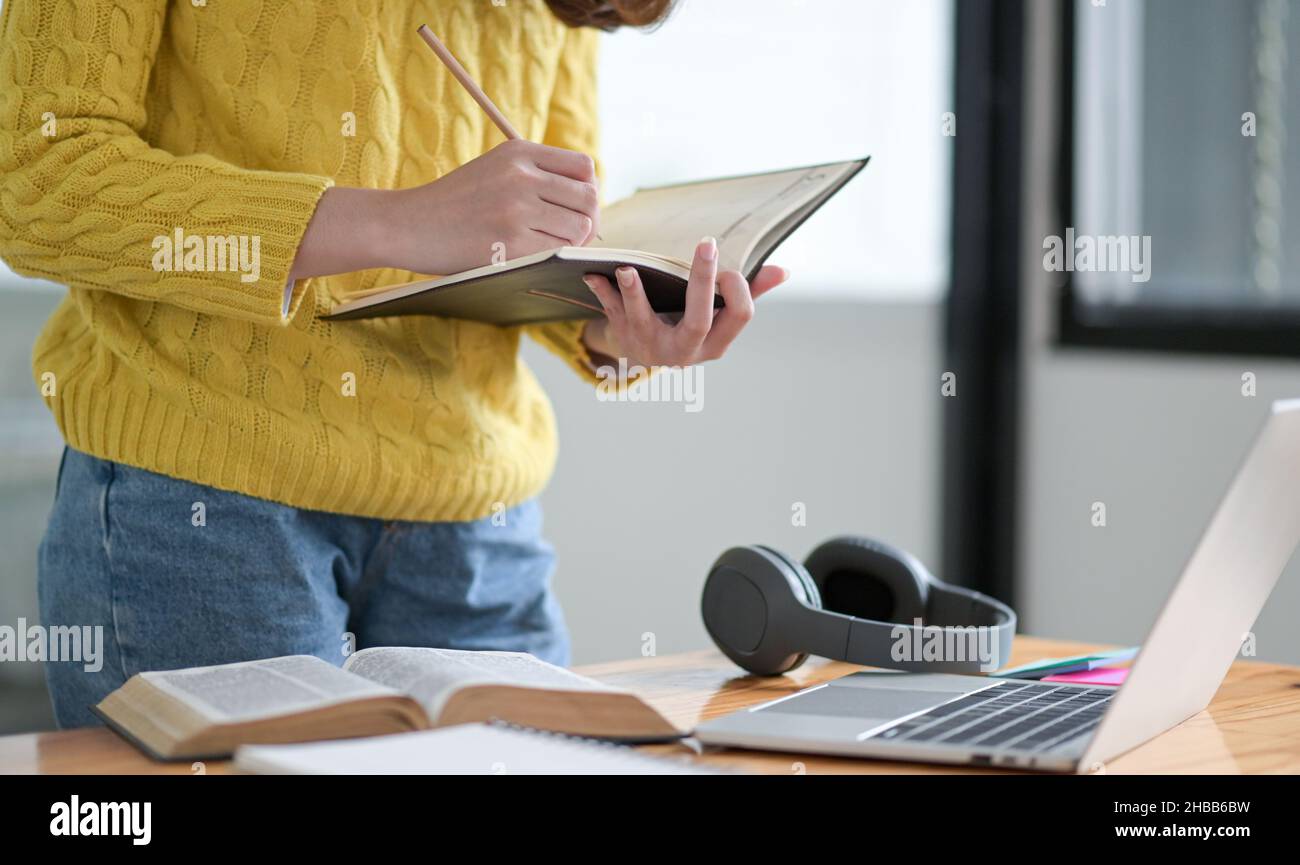 Student takes online class hi-res stock photography and images - Alamy