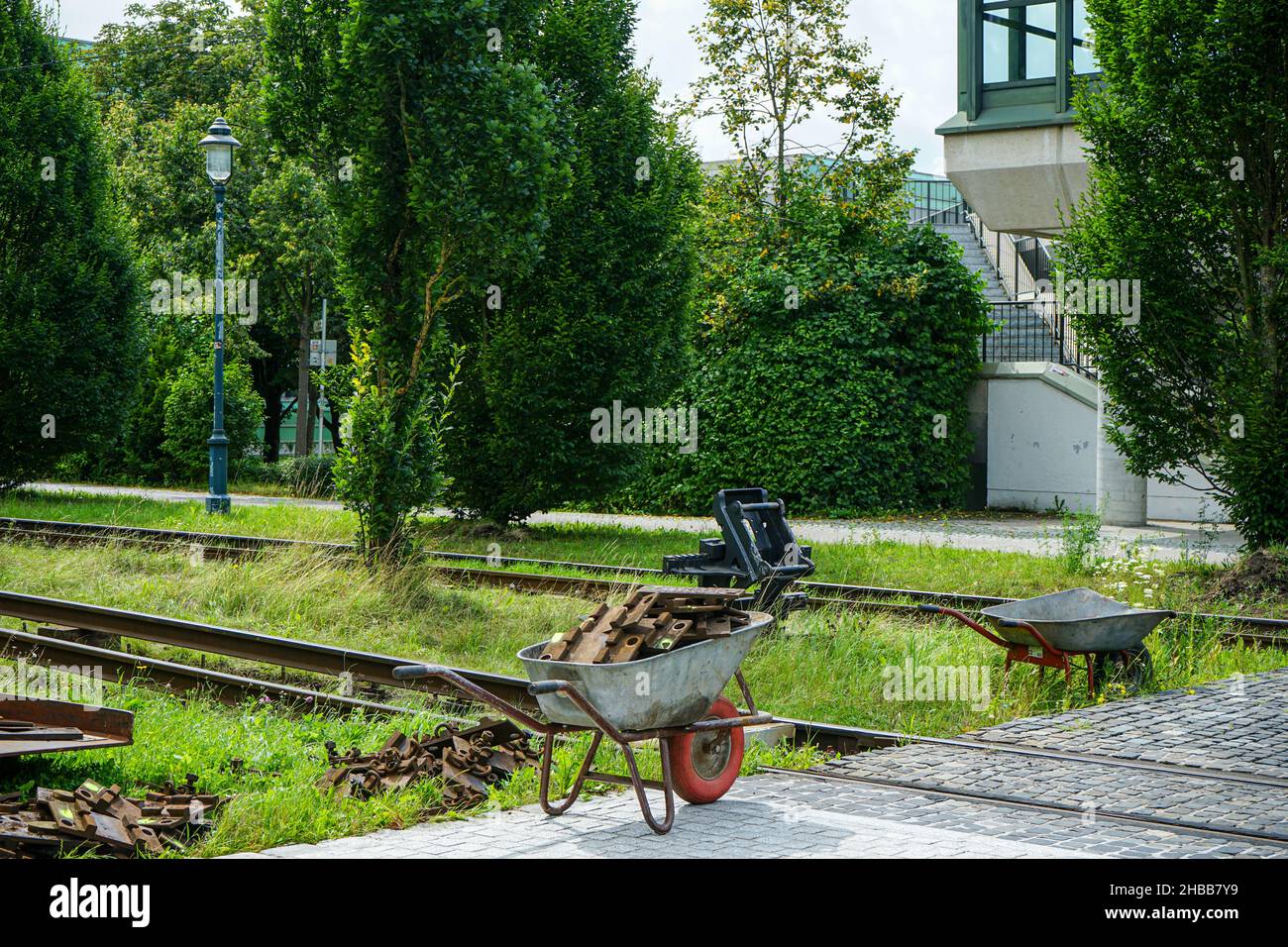 Construction wheelbarrows hi-res stock photography and images - Alamy