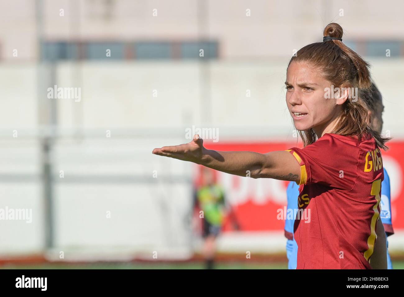 Italy player manuela giugliano 10 hi-res stock photography and images ...