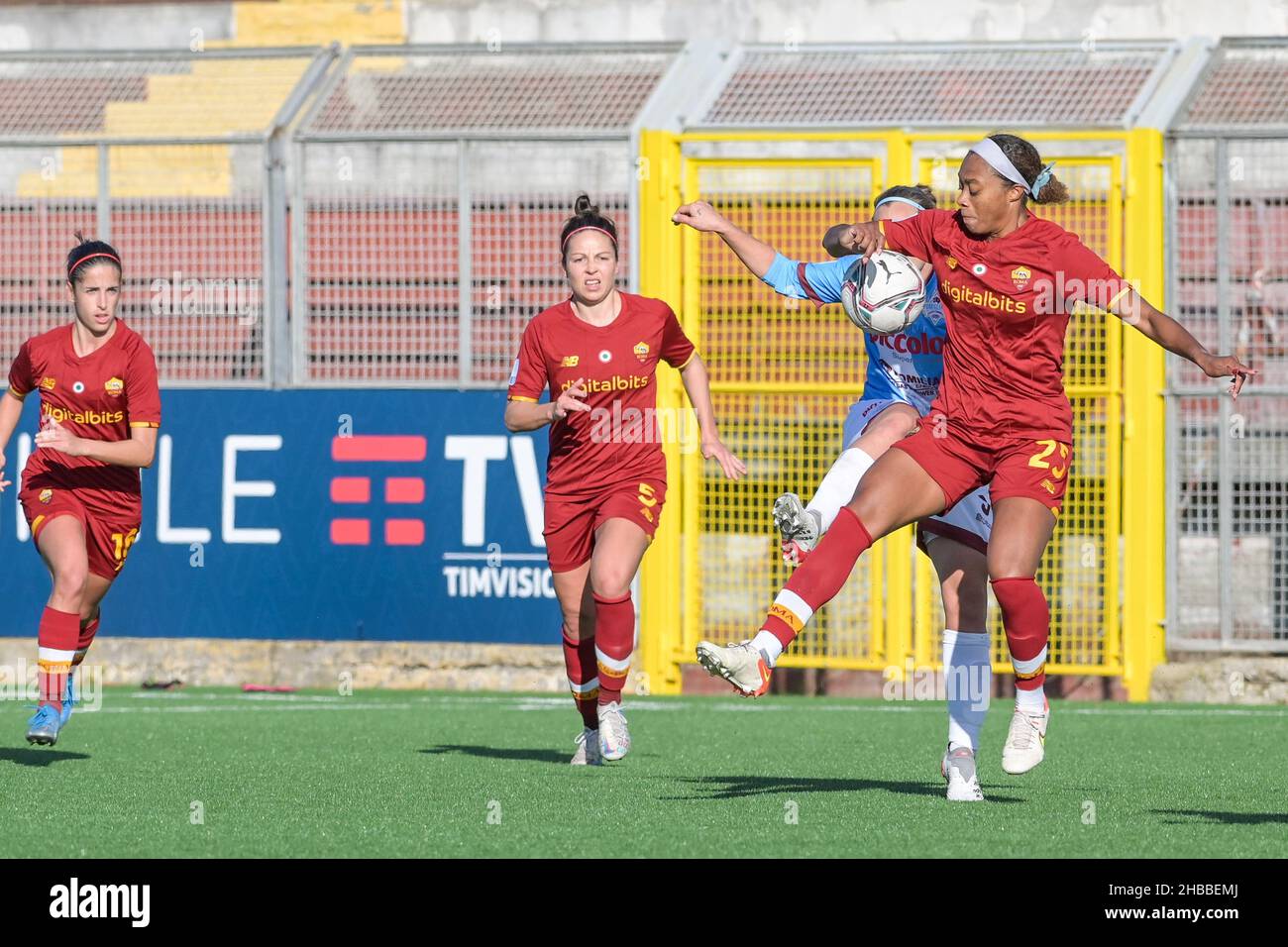 Allyson Swaby (25) AS Roma Femminile control the ball during the ...
