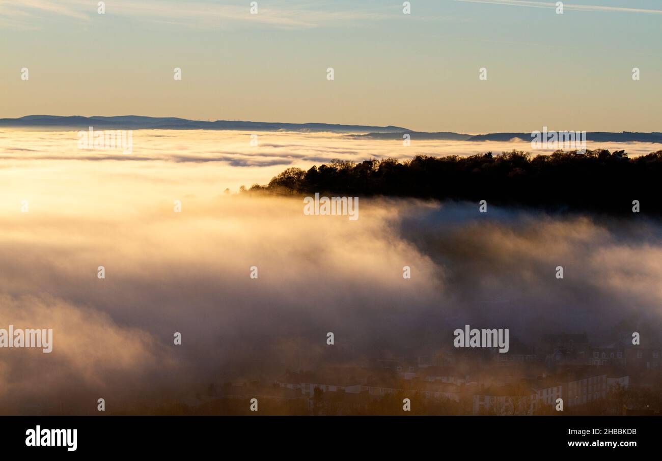 Mist blanketing the landscape hi-res stock photography and images - Alamy