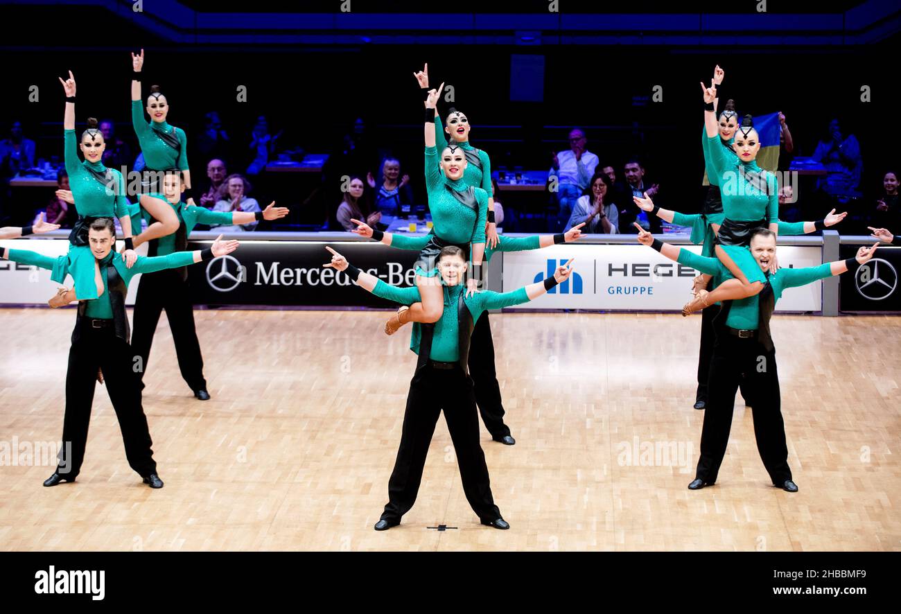 Bremen, Germany. 18th Dec, 2021. Formation dancing: World Championship ...