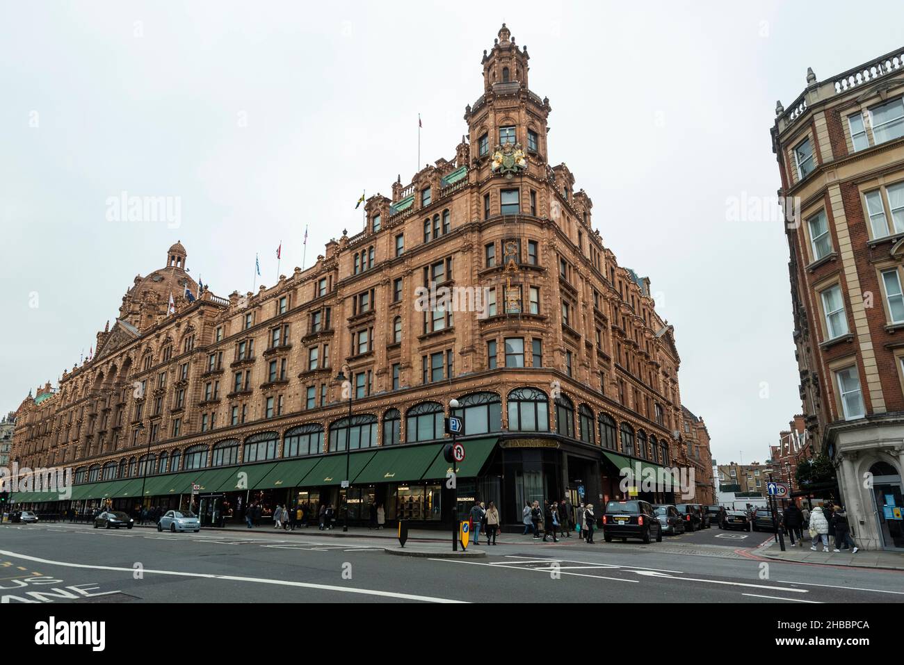 Harrods department store company hi-res stock photography and images ...