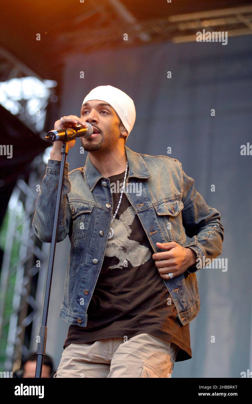 Craig david on stage hi-res stock photography and images - Alamy