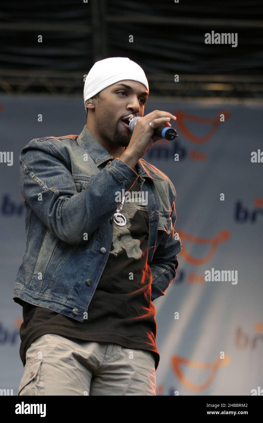 Craig david on stage hi-res stock photography and images - Alamy