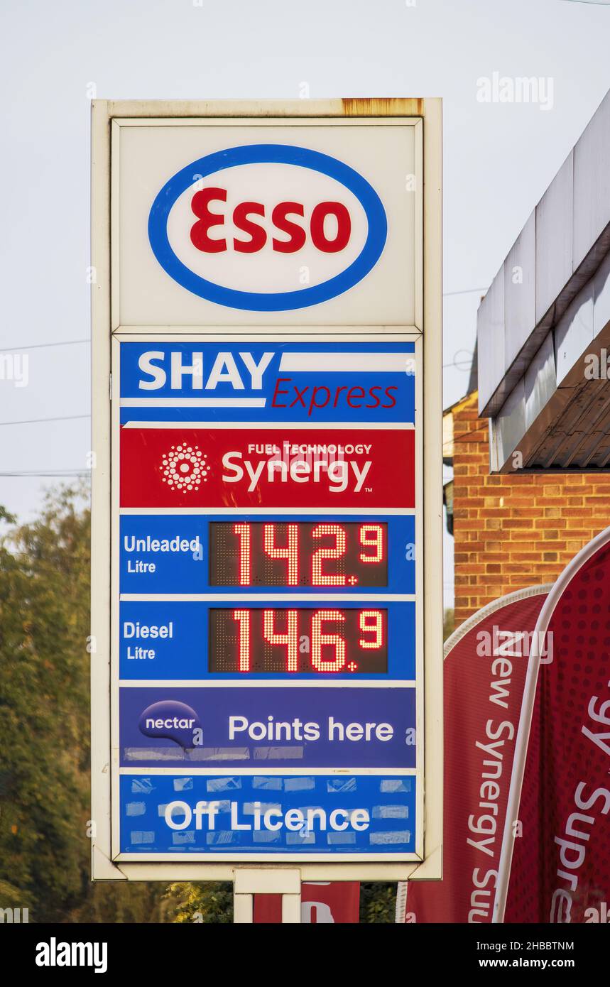 Esso petroleum sign hi-res stock photography and images - Alamy