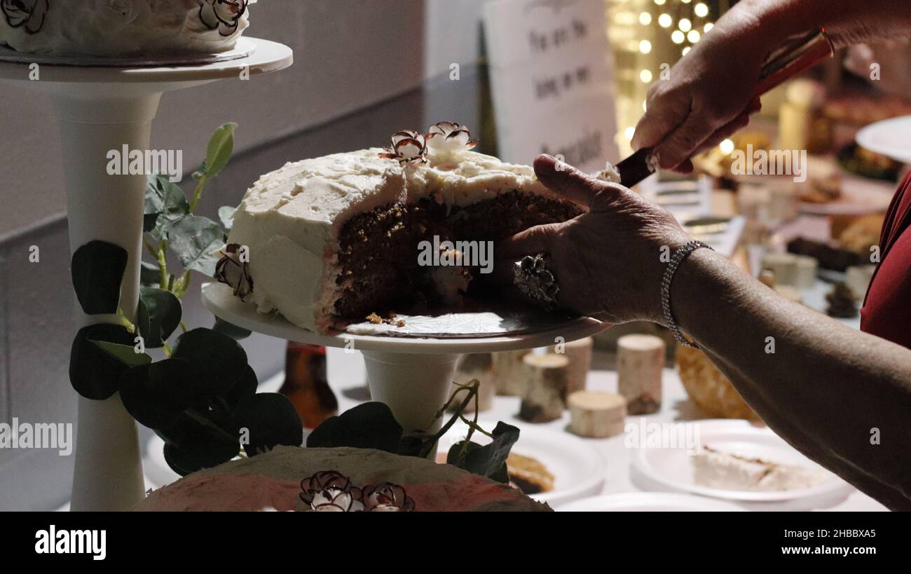 Womans hand cutting cake hi-res stock photography and images - Alamy