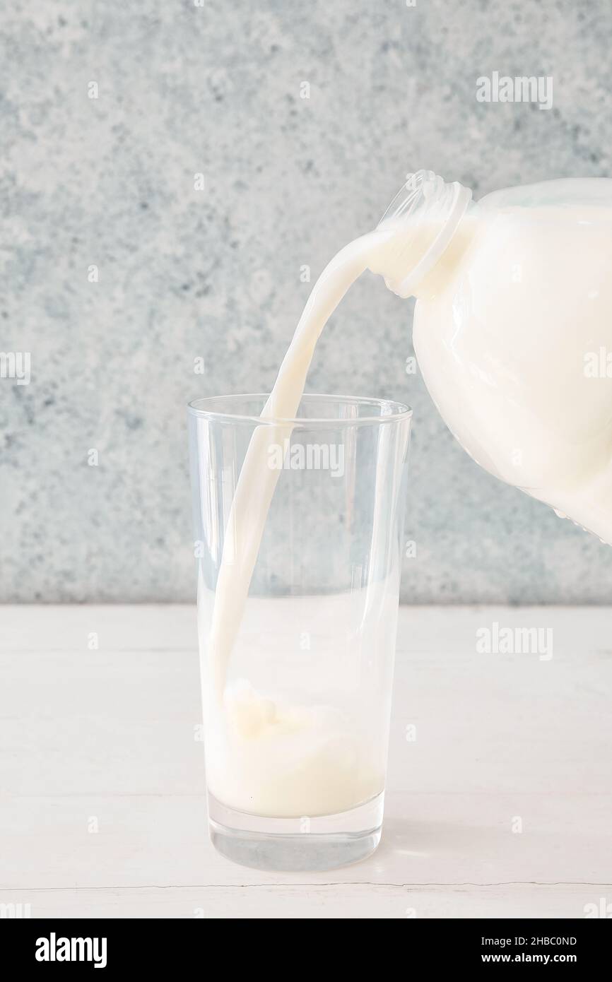 Gallon milk pouring hi-res stock photography and images - Alamy