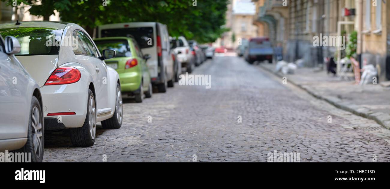 City traffic with cars parked in line on street side Stock Photo - Alamy