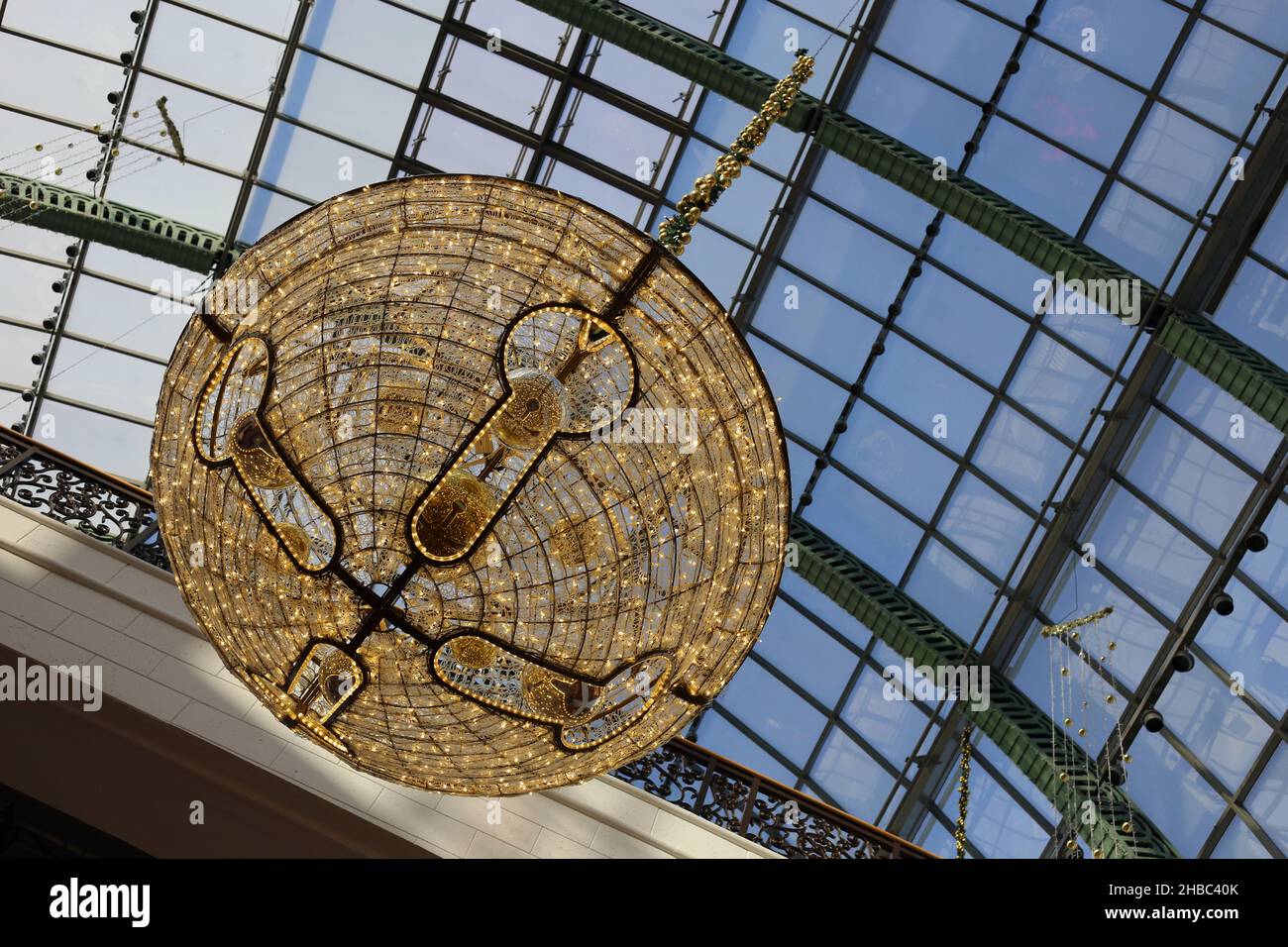 Dubai mall roof architecture hi-res stock photography and images - Alamy