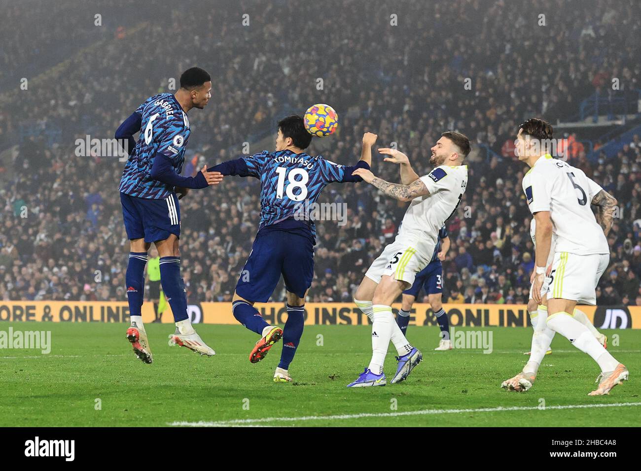 Heads at goal hi-res stock photography and images - Alamy