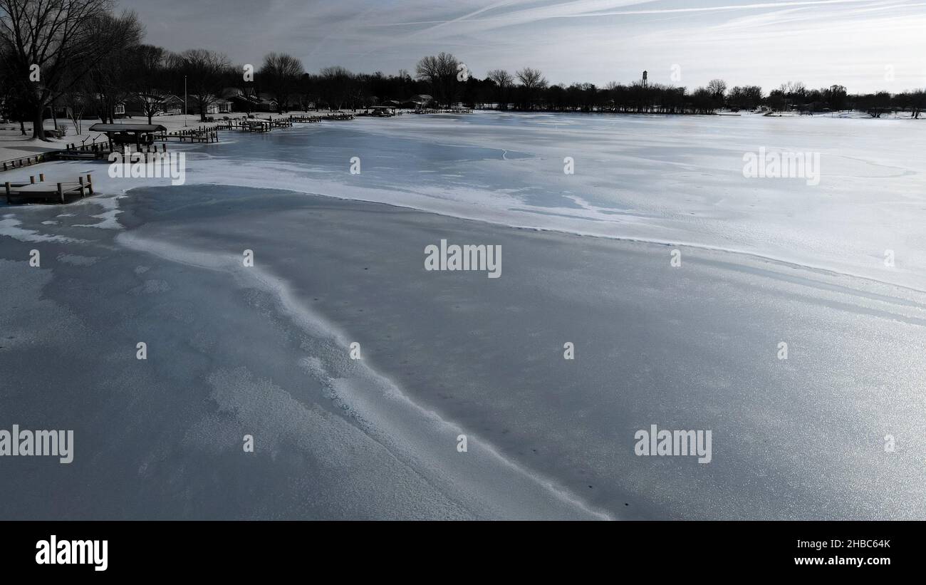 Frozen lakes frozen rivers hi-res stock photography and images - Alamy