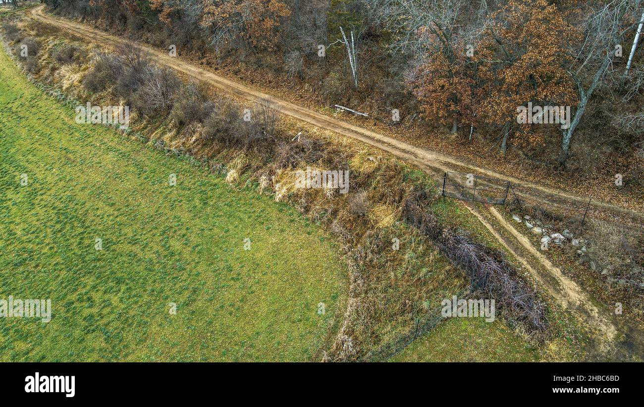 Gravel path marks hi-res stock photography and images - Alamy