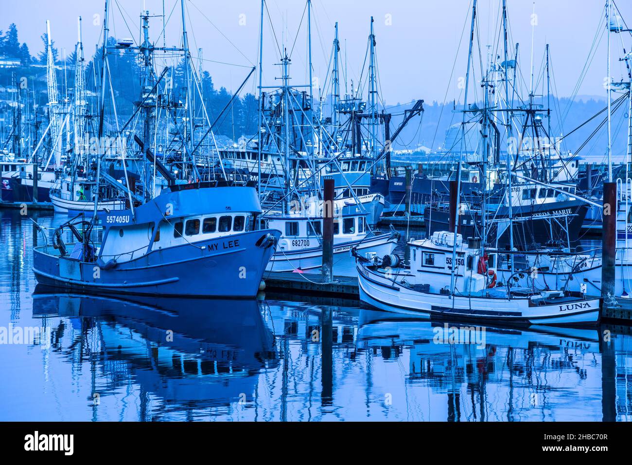 Boats port hi-res stock photography and images - Alamy