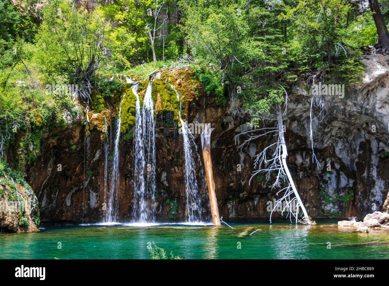 Scenic view of Hanging Lake, a natural travertine geological formation ...