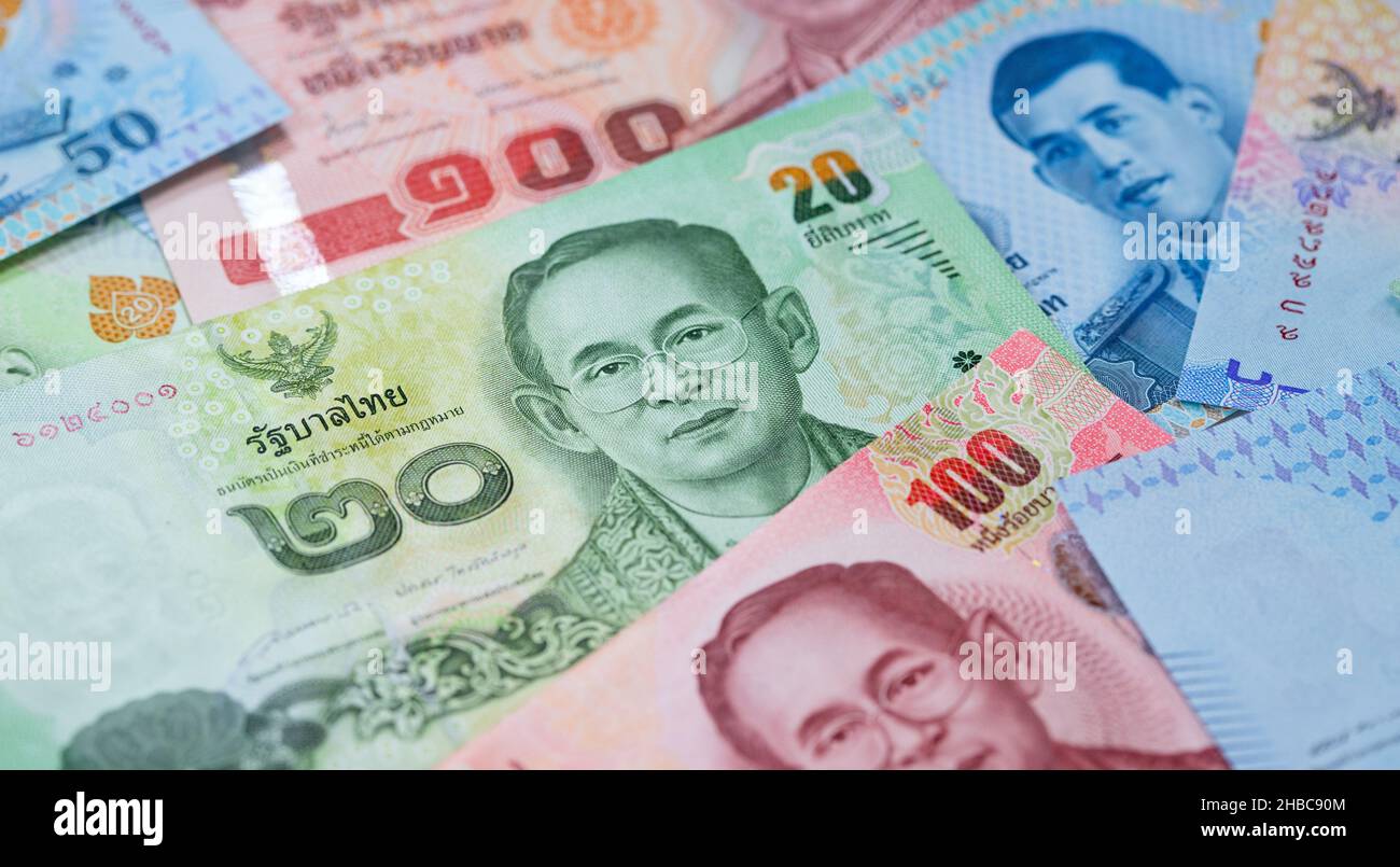 Thai baht note depicting king of Thailand Stock Photo - Alamy