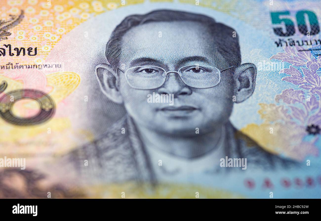 Thai baht note depicting king of Thailand Stock Photo - Alamy