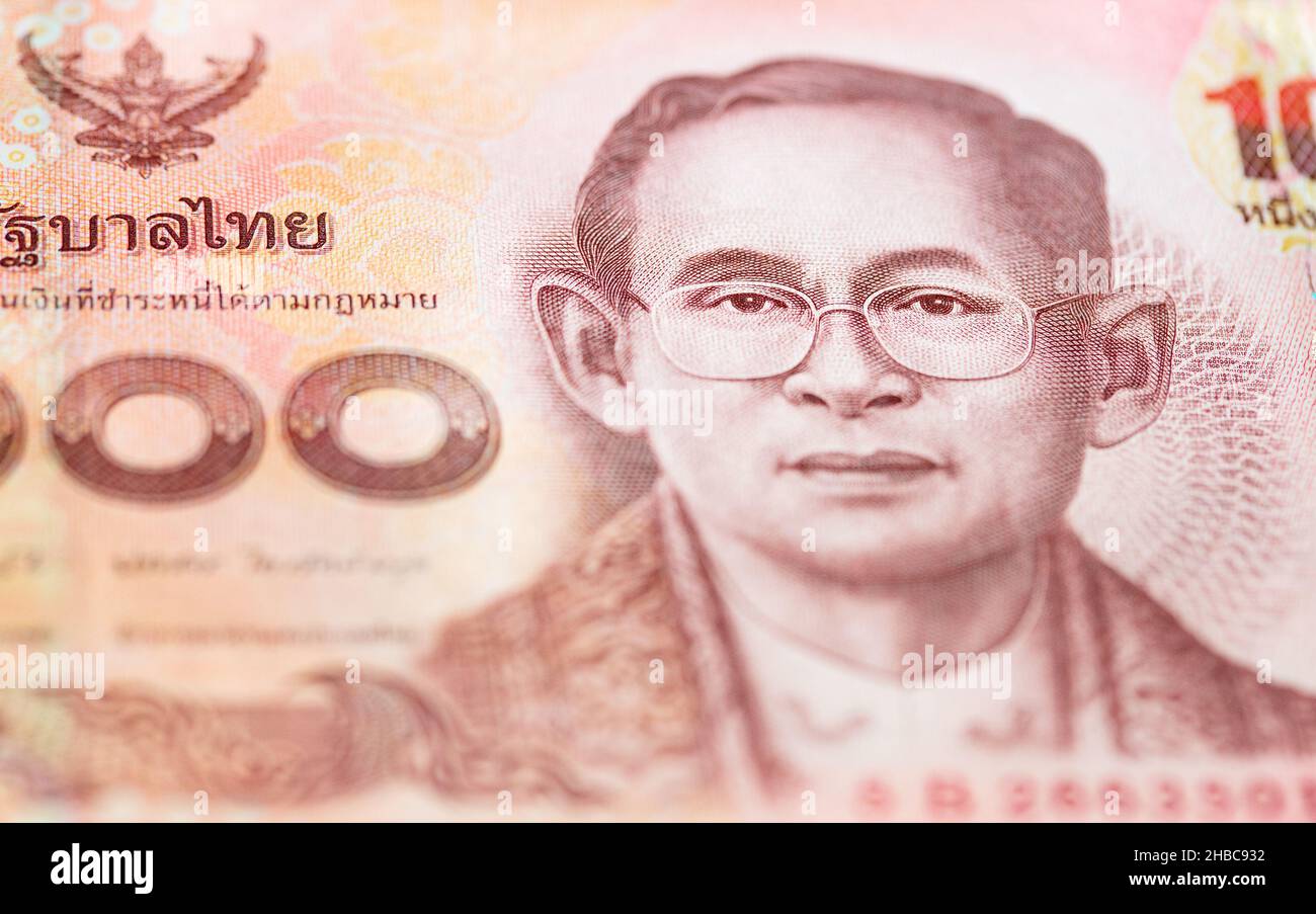Thai baht note depicting king of Thailand Stock Photo - Alamy