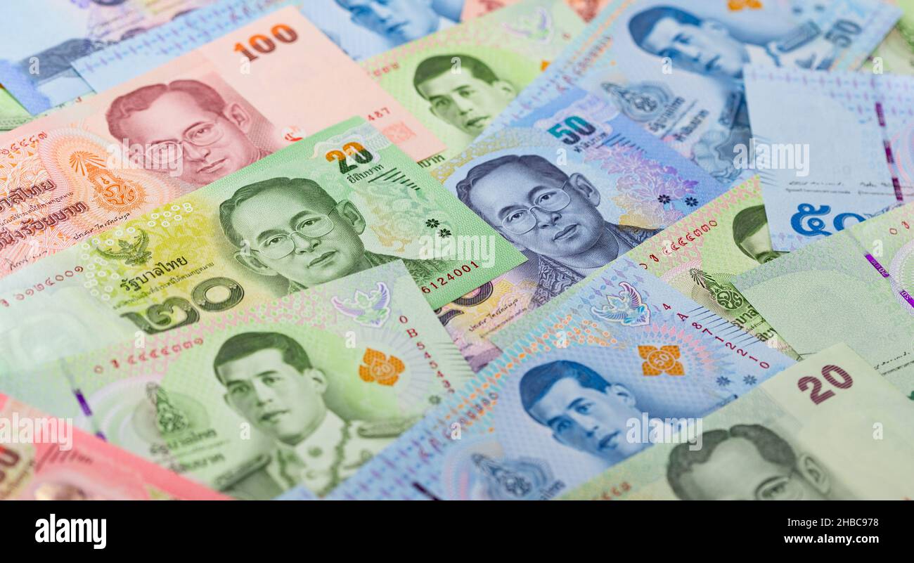 Thai baht note depicting king of Thailand Stock Photo - Alamy