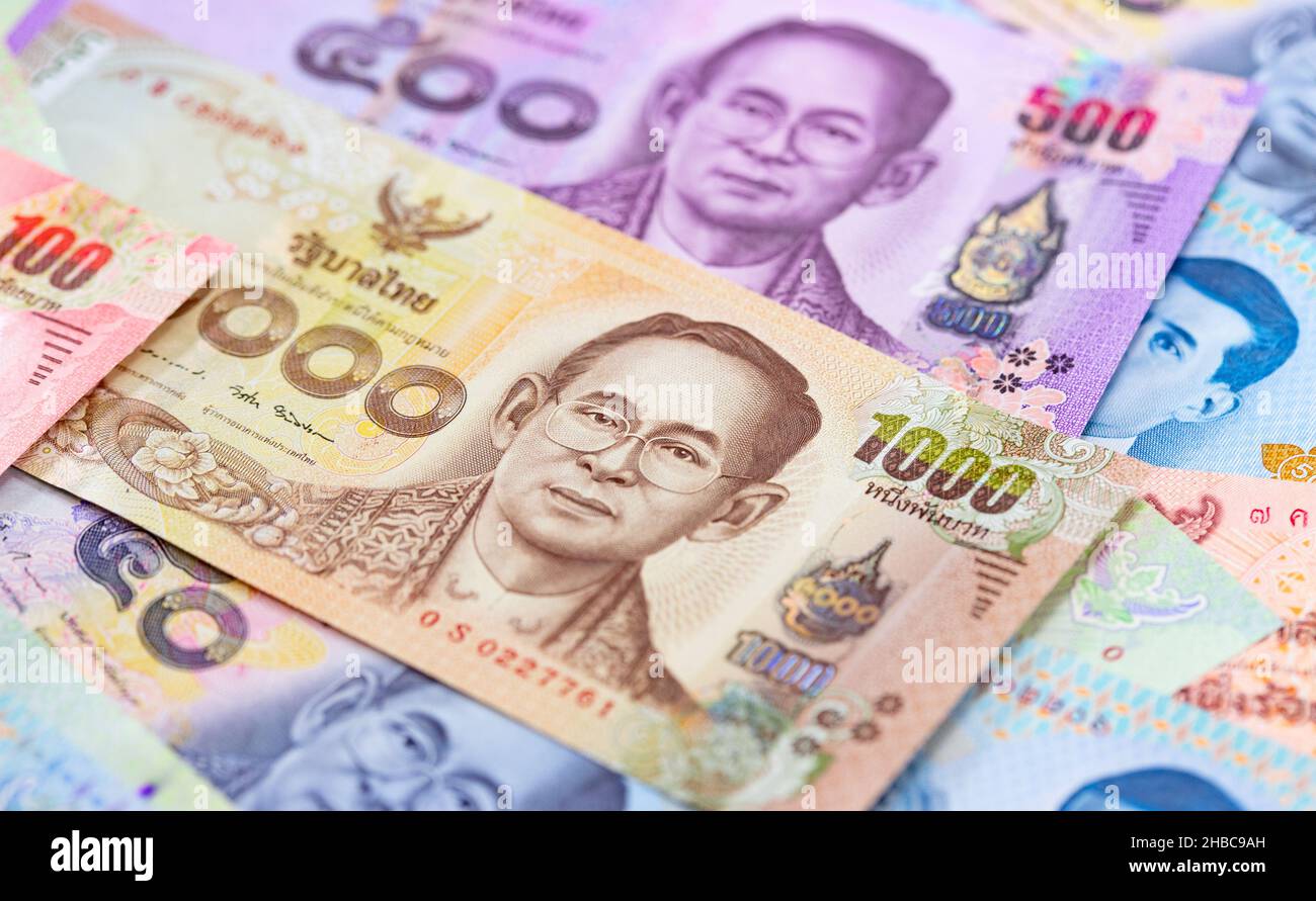Thai baht note depicting king of Thailand Stock Photo - Alamy