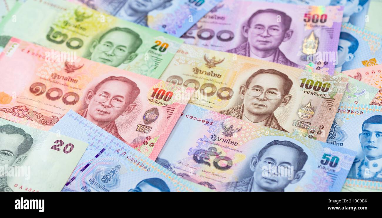 Thai baht note depicting king of Thailand Stock Photo - Alamy