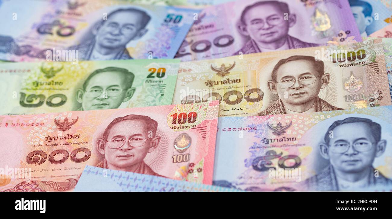 Thai baht note depicting king of Thailand Stock Photo - Alamy