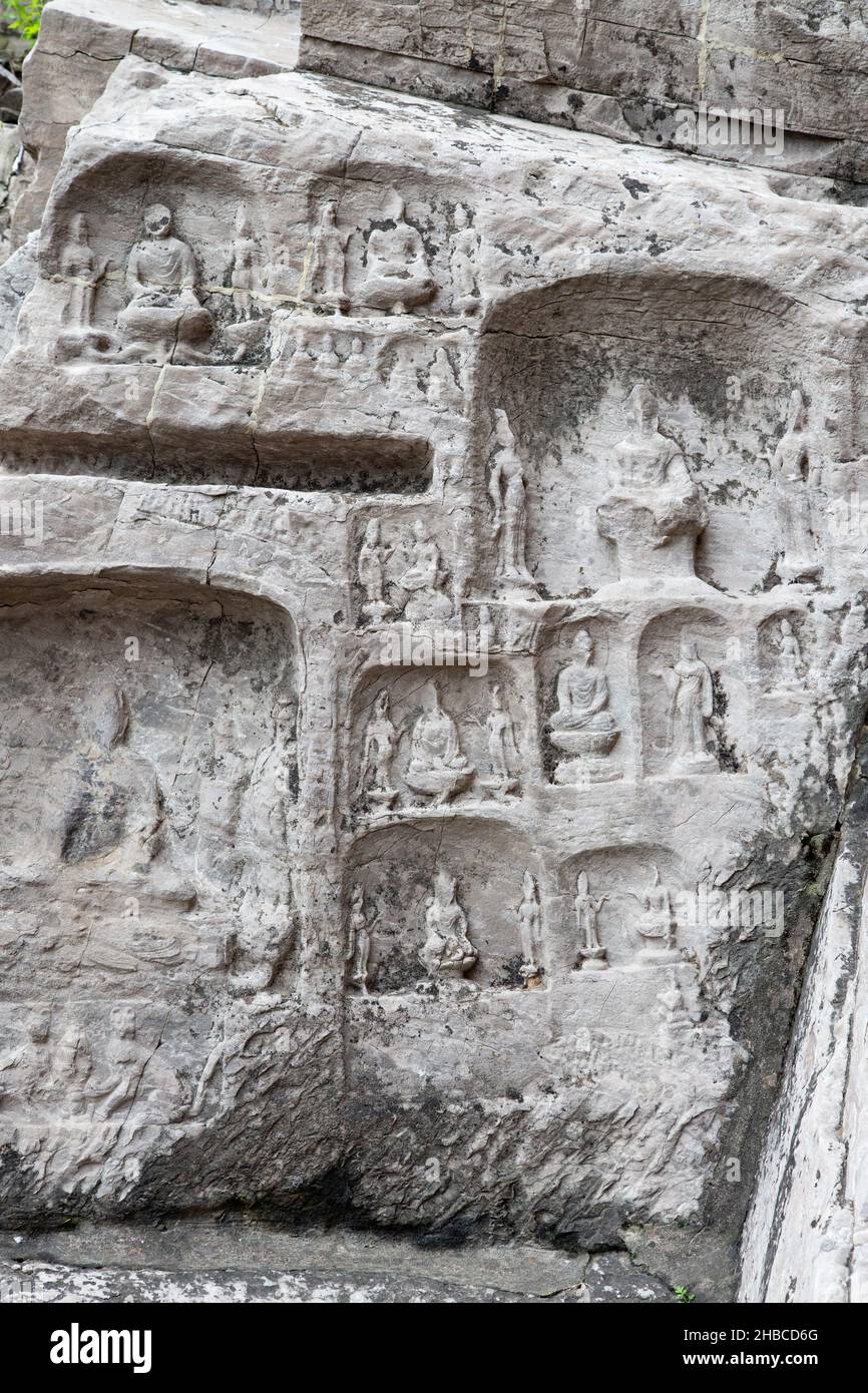 Famous Longmen Grottoes (statues of Buddha and Bodhisattvas carved in ...