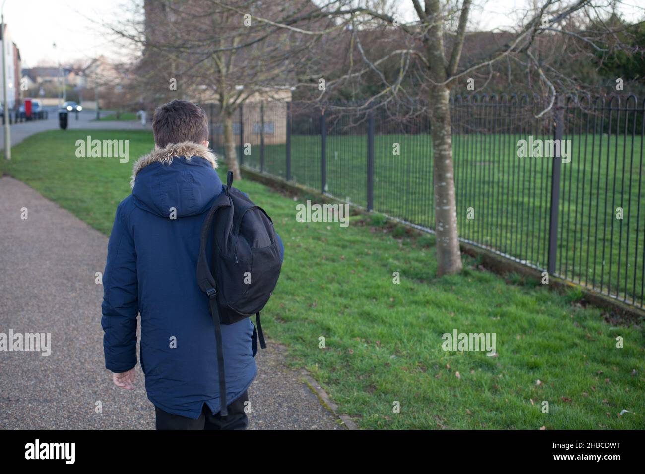 School children walking home hi-res stock photography and images - Alamy