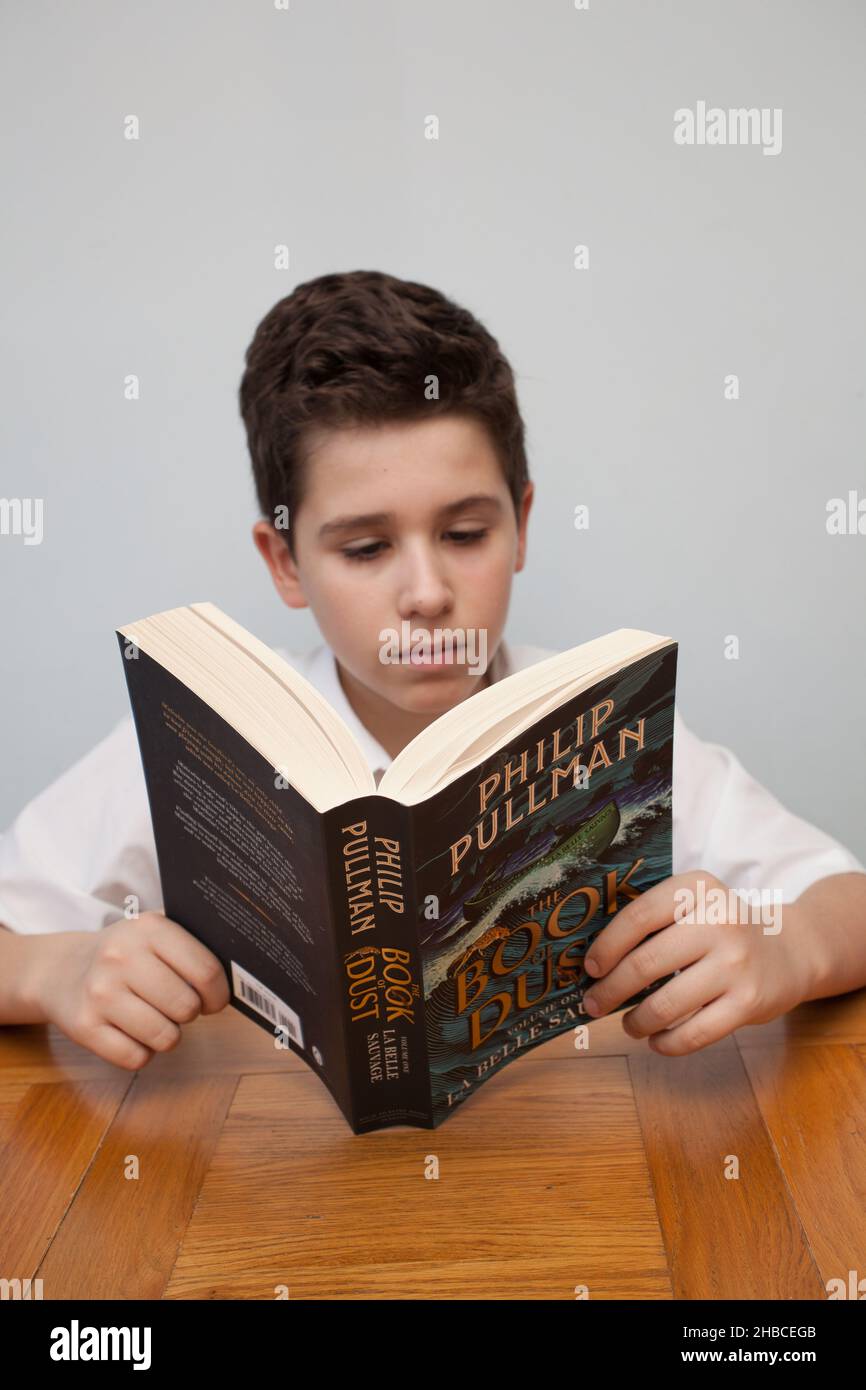 Boy reading story book hi-res stock photography and images - Alamy