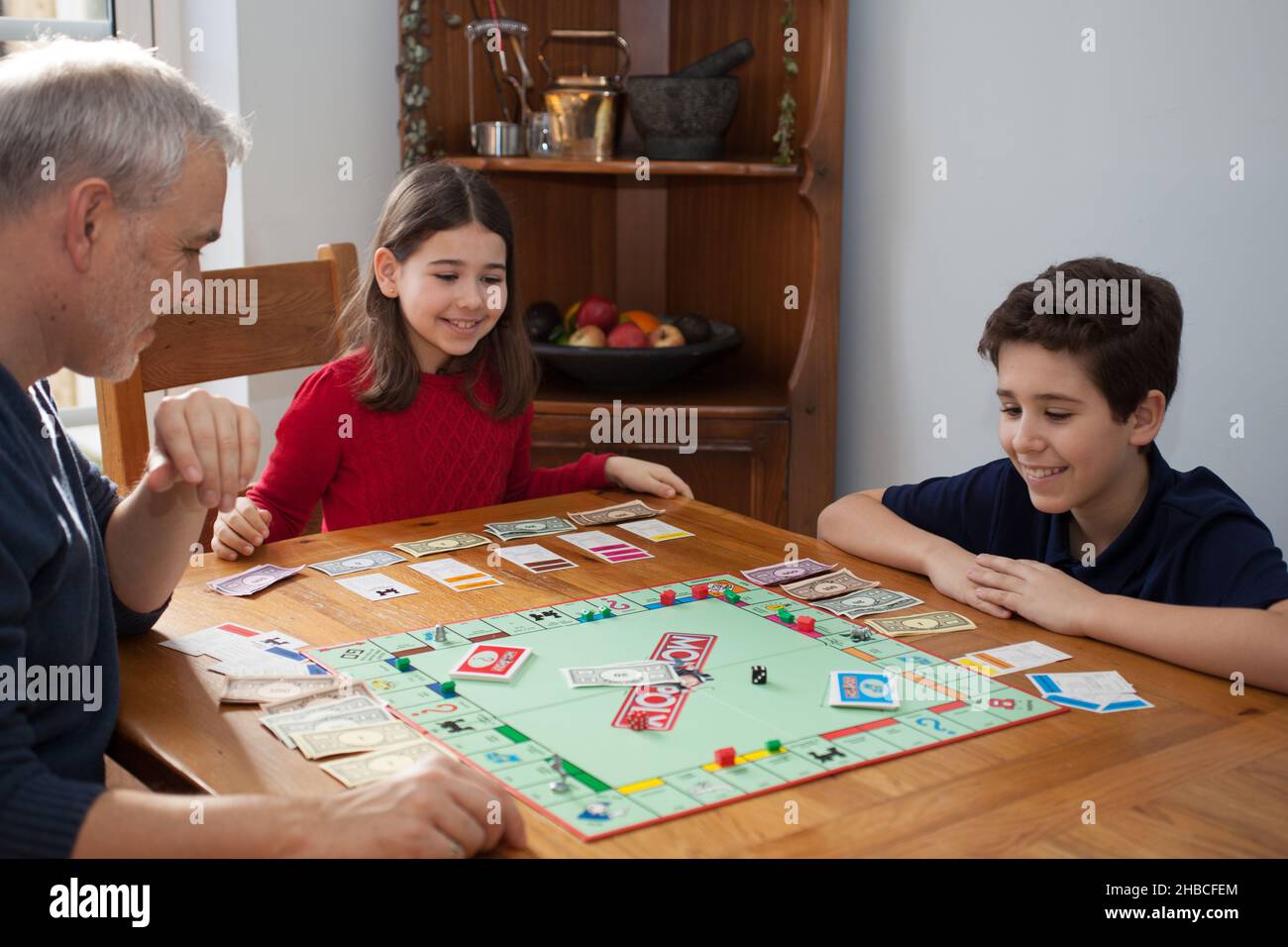 Playing board game family hi-res stock photography and images - Alamy