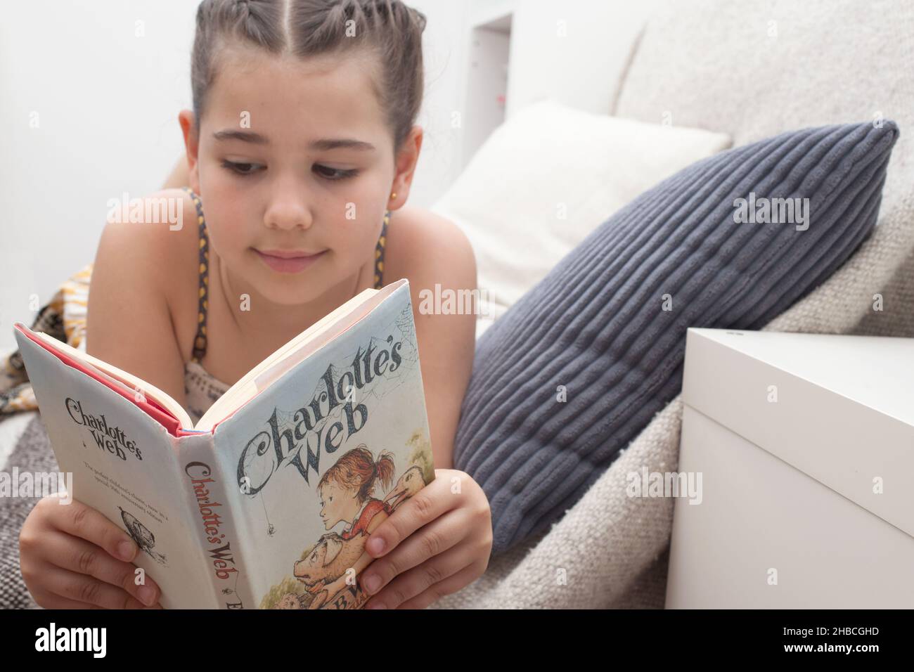 Kid holding a book hi-res stock photography and images - Alamy